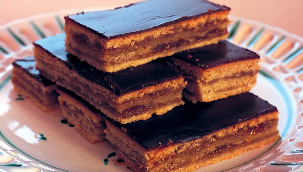 Gerbeaud Slices from Kaffeehaus: Exquisite Desserts from the Classic ...