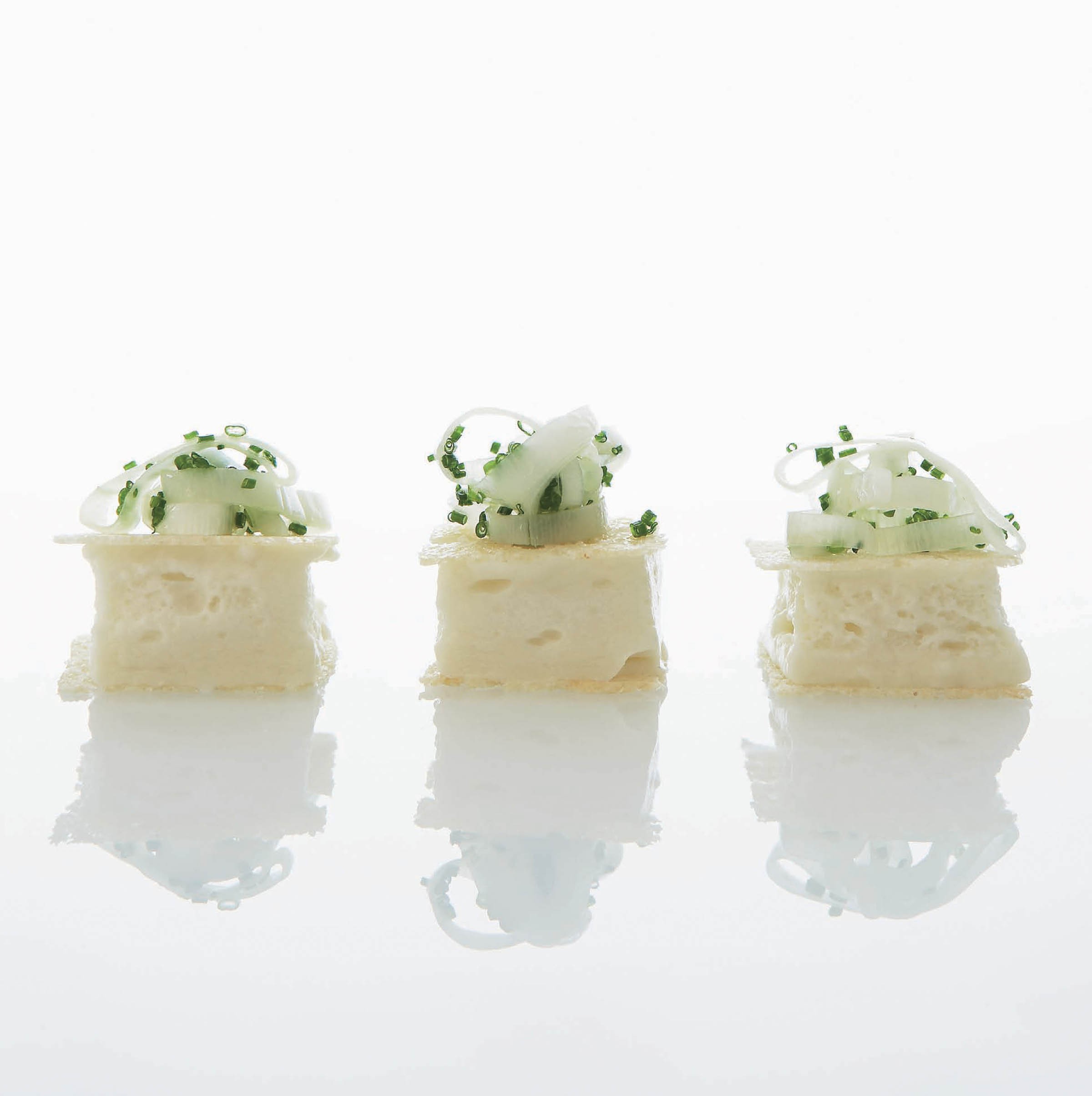 Vichysoisse Sponge with Leek – Smoked Oyster Oil from Pier: A Unique ...
