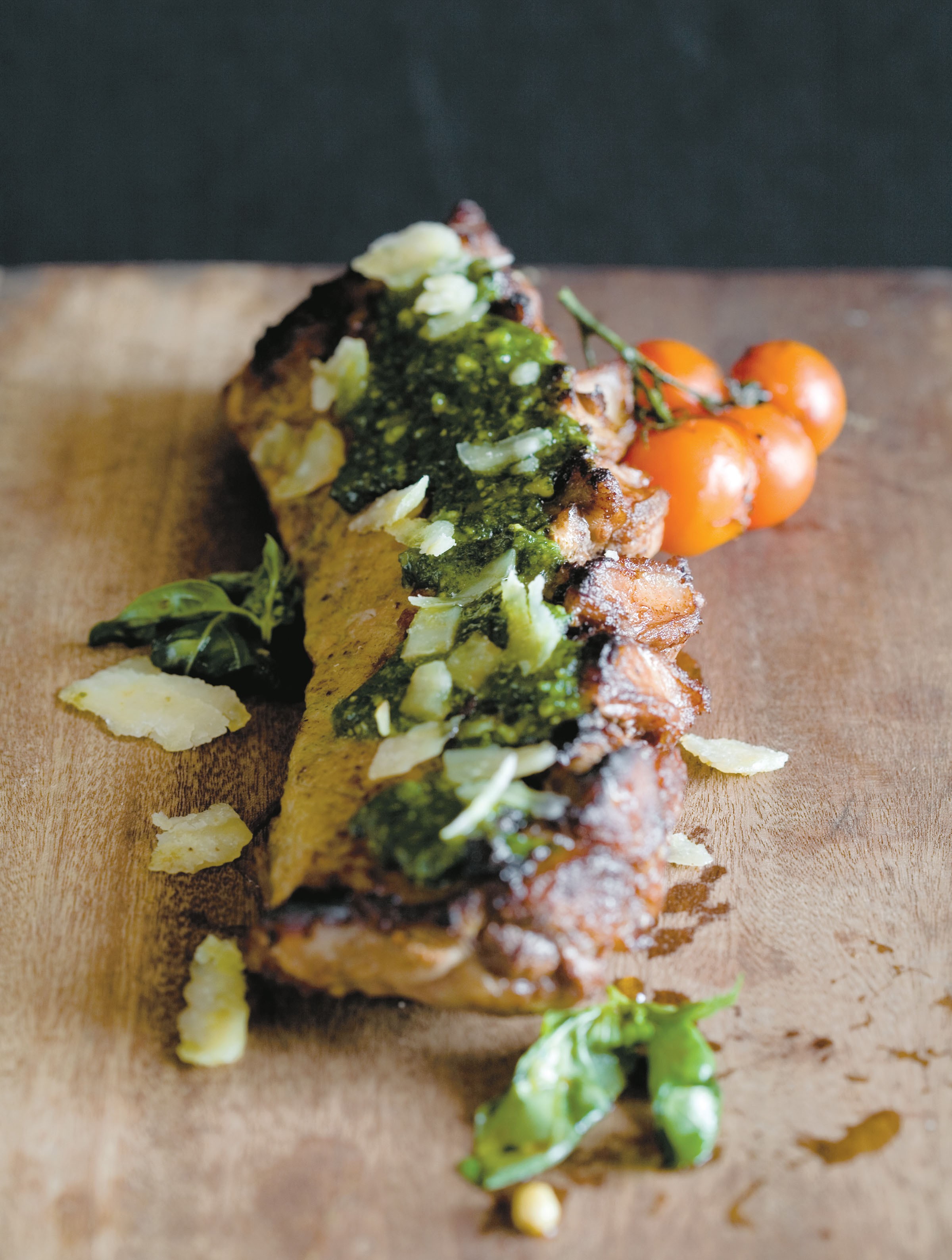 Filet d’agneau rôti au pesto from Rôtis: Roasts for Every Day of the ...